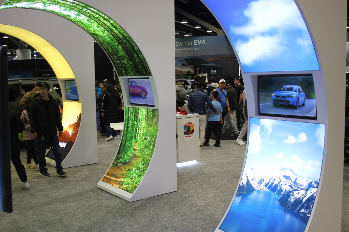 A road safety advocate goes to the Auto Show – Vision Zero Vancouver